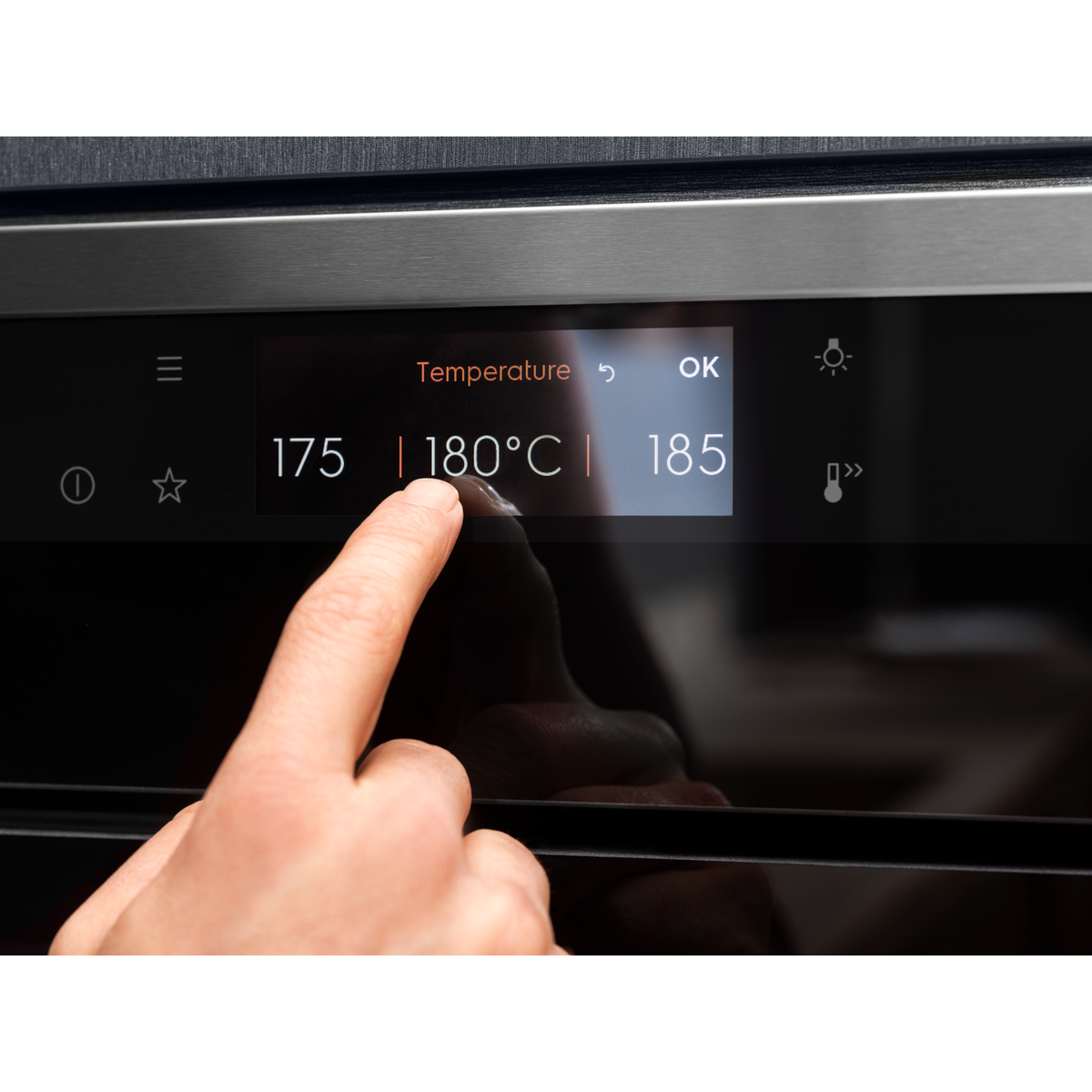 Vestavná trouba série 800 SenseCook Pyrolytické trouby | Electrolux